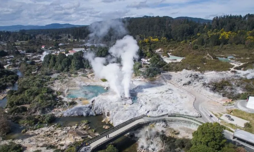 Auckland to Hobbiton & Rotorua Te Puia Tour | Experience Oz + NZ